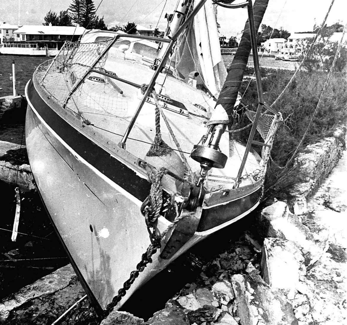 THE STORM THAT CAUGHT BERMUDA BY SURPRISE - RG Magazines